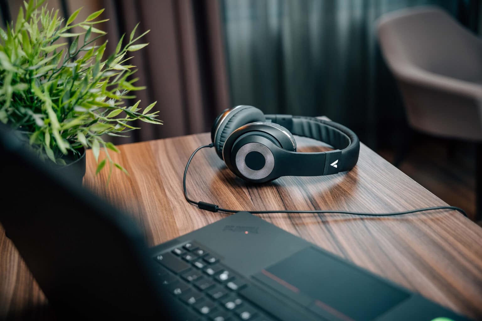 USB-C Headset | Classic On-Ear Headphones | Verbatim